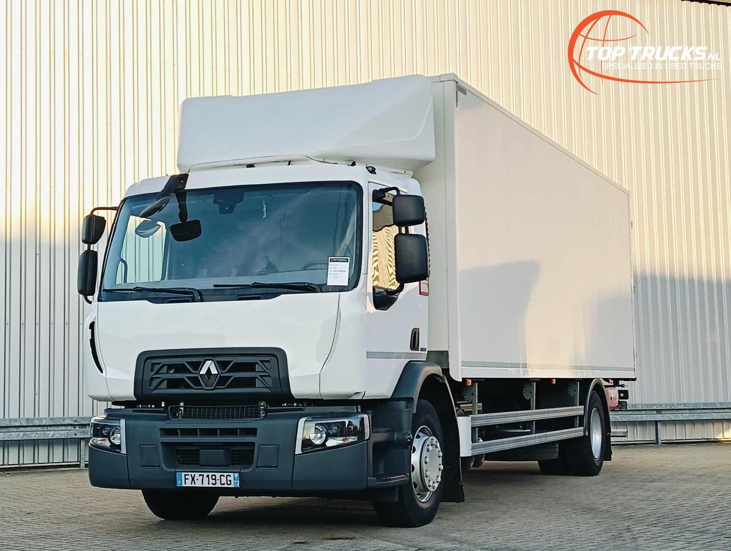 Renault box trucks - Top Trucks